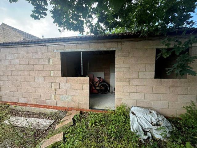 2 bed house for sale