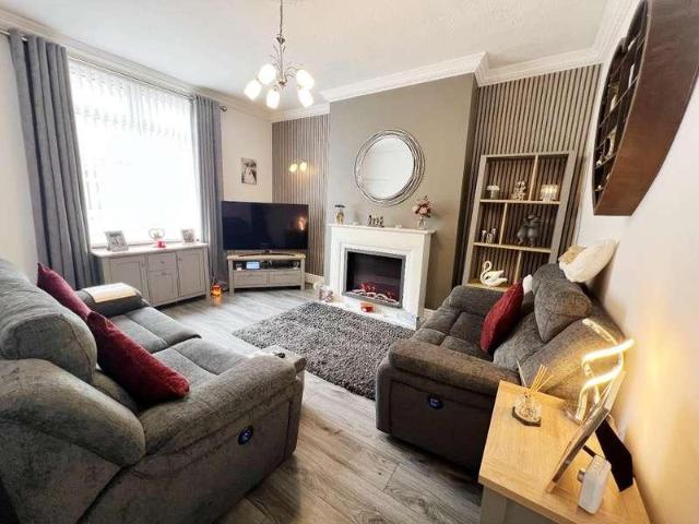 2 bed house for sale