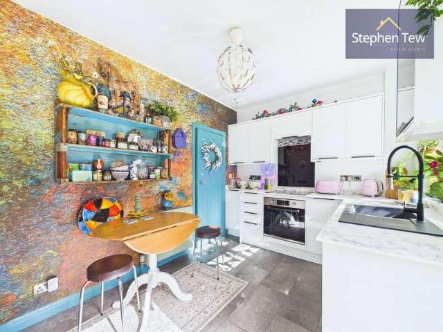 2 bed house for sale