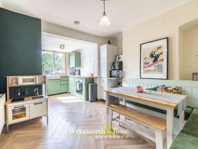 2 bed house for sale