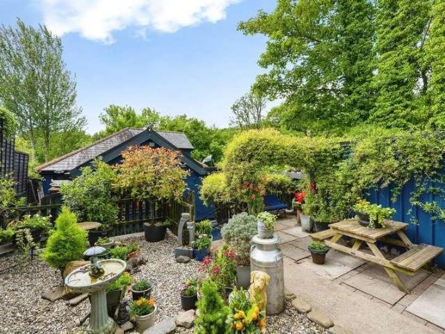 2 bed house for sale