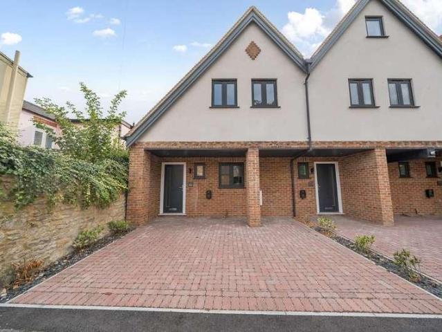 2 bed house for sale