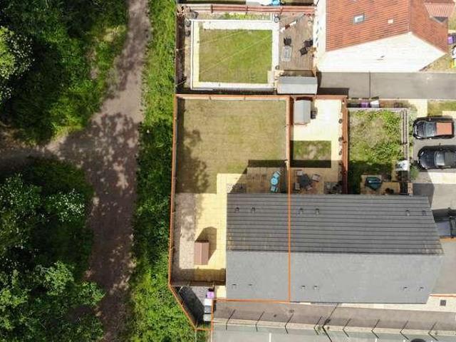 2 bed house for sale