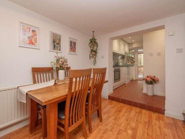 2 bed house for sale