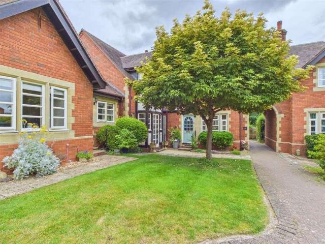 2 bed house for sale