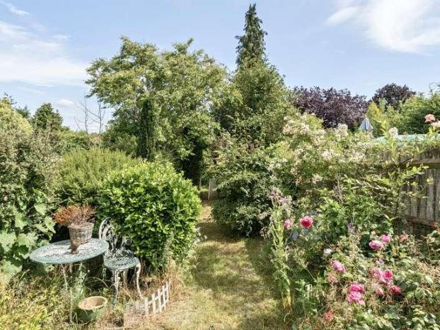 2 bed house for sale
