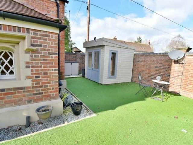 2 bed house for sale