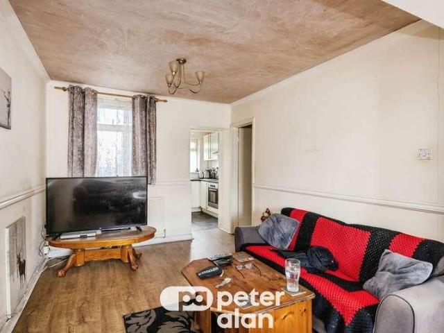 2 bed house for sale