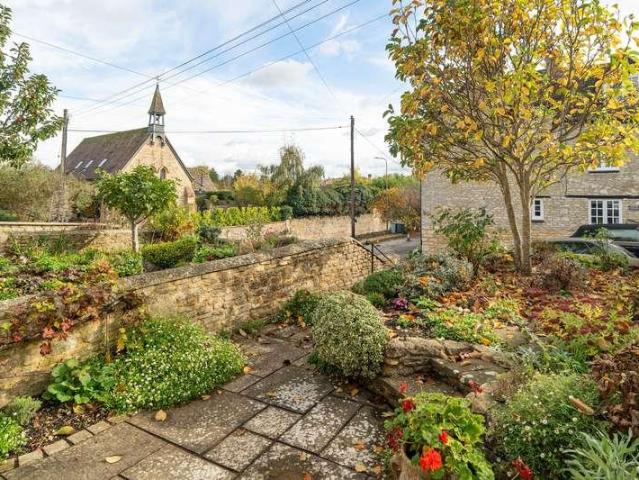 2 bed house for sale