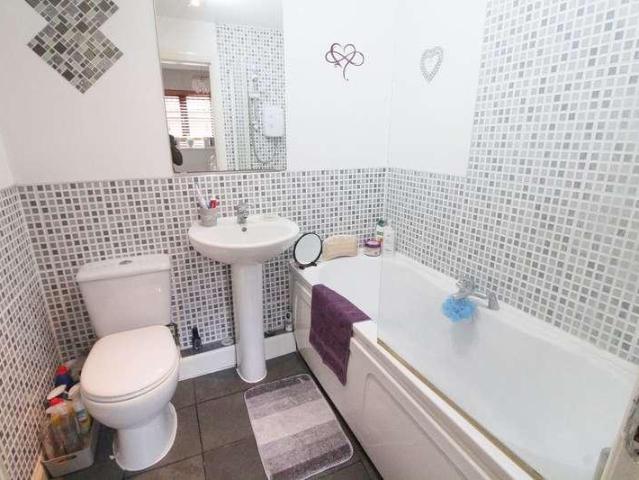 2 bed house for sale