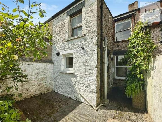 2 bed house for sale