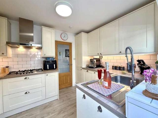 2 bed house for sale