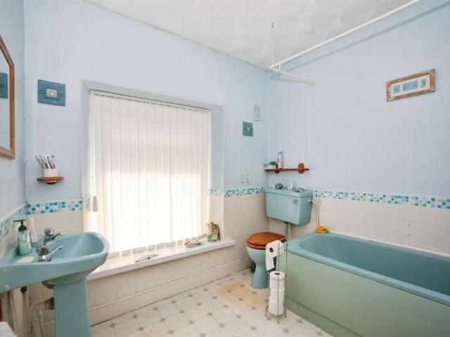 2 bed house for sale