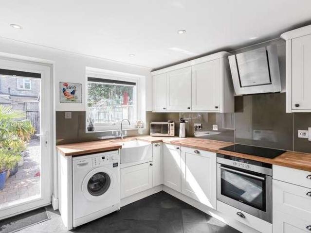 2 bed house for sale