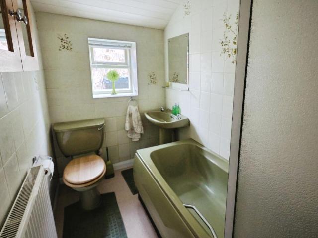 2 bed house for sale