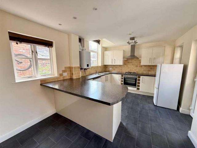2 bed house for sale