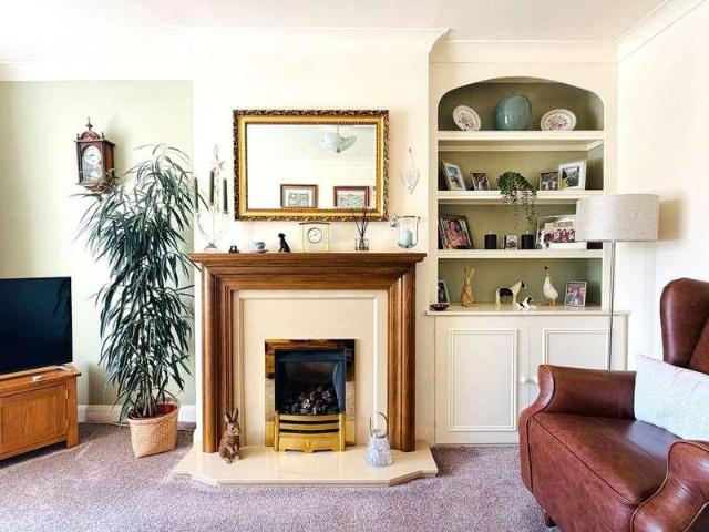 2 bed house for sale
