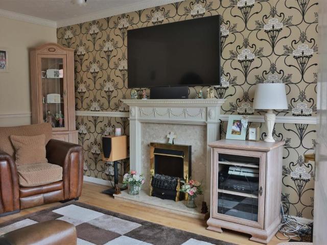 2 bed house for sale