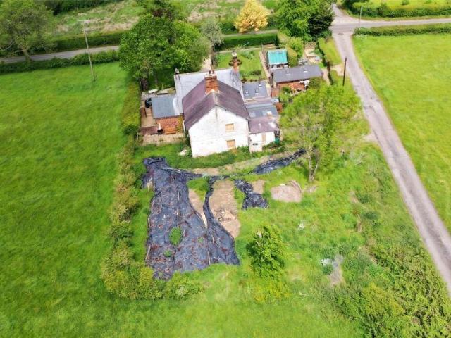 2 bed house for sale