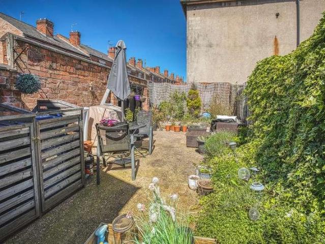 2 bed house for sale