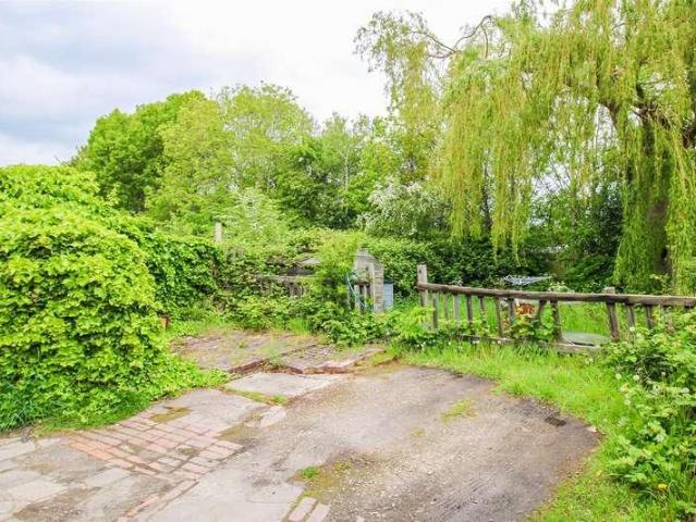 2 bed house for sale