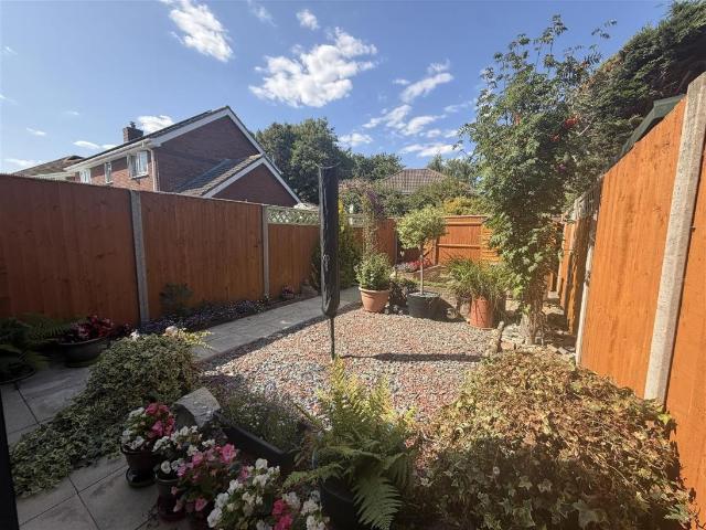 2 bed house for sale