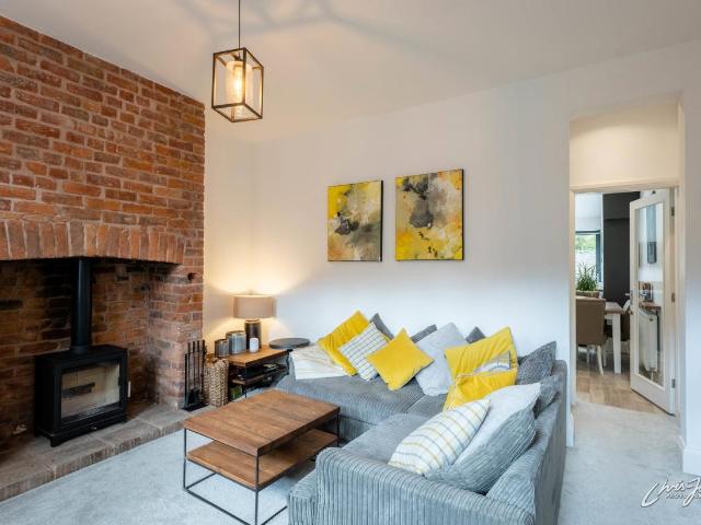 2 bed house for sale