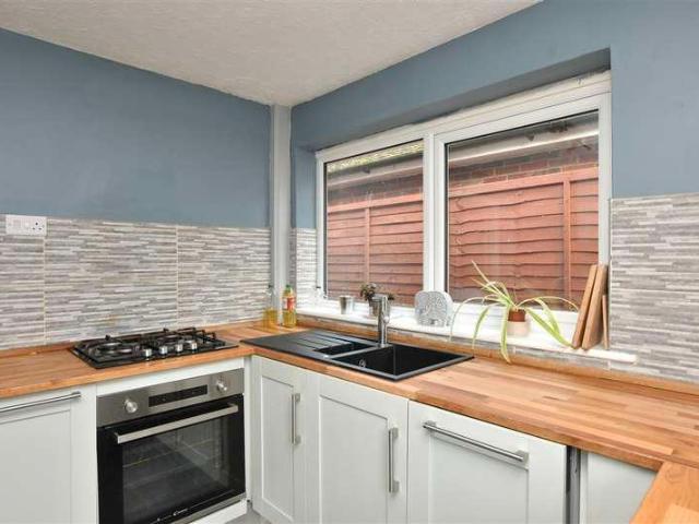 2 bed house for sale