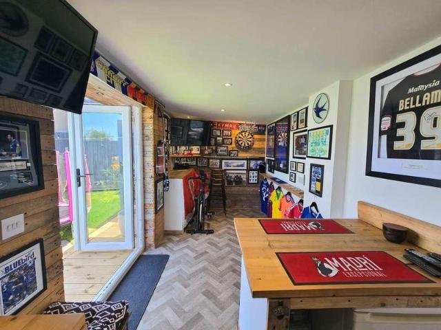 2 bed house for sale