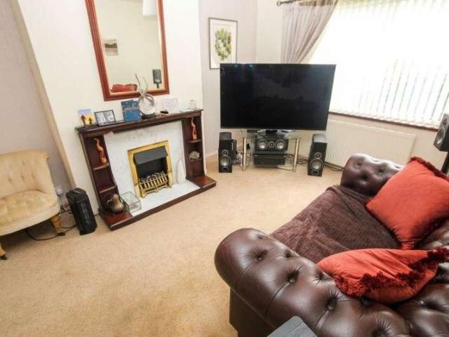 2 bed house for sale