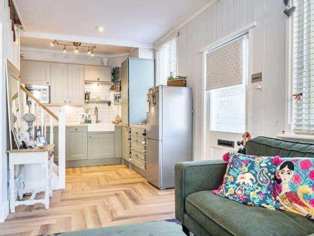 2 bed house for sale