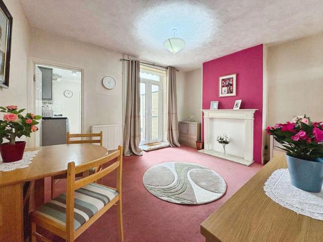 2 bed house for sale