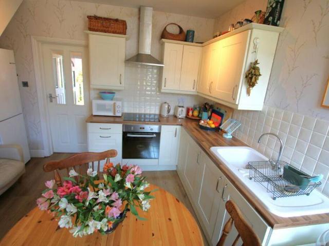 2 bed house for sale