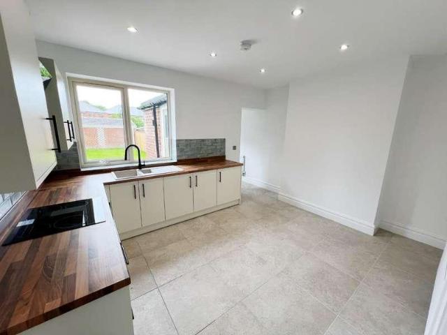 2 bed house for sale