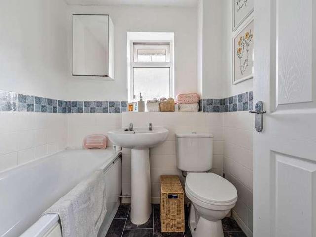 2 bed house for sale