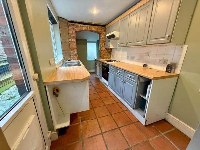 2 bed house for sale