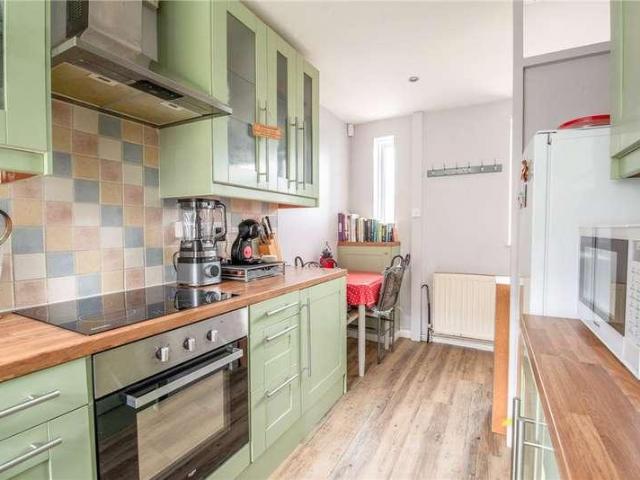 2 bed house for sale