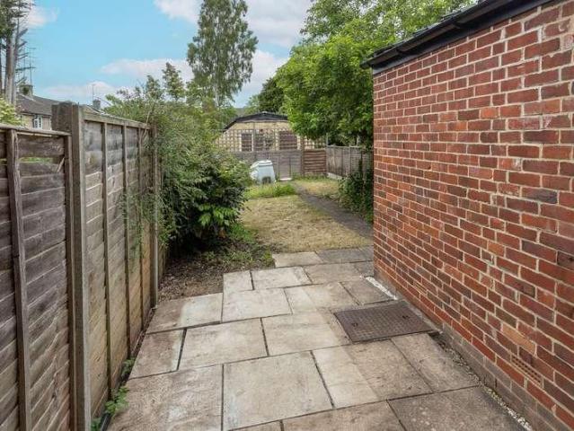 2 bed house for sale