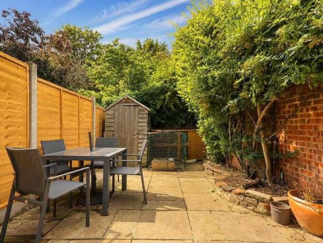 2 bed house for sale