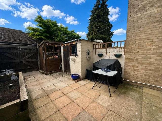 2 bed house for sale