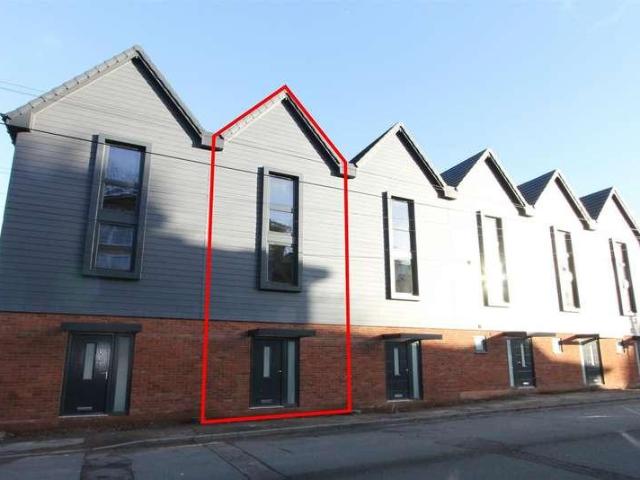 2 bed house for sale