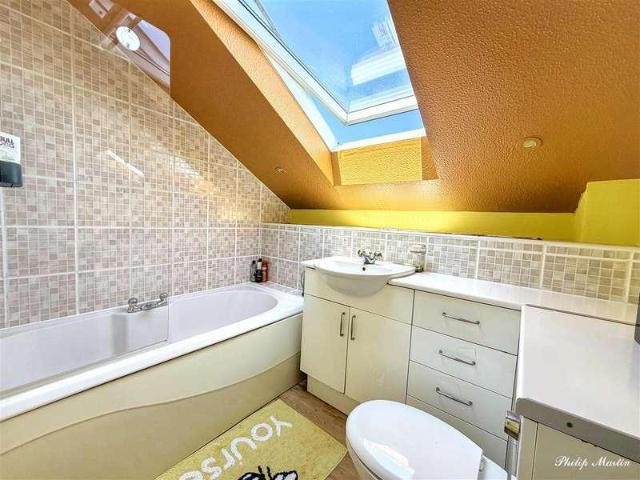 2 bed house for sale