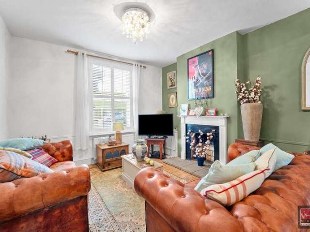2 bed house for sale