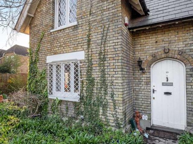 2 bed house for sale
