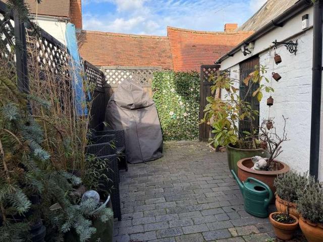 2 bed house for sale