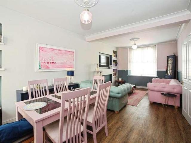 2 bed house for sale