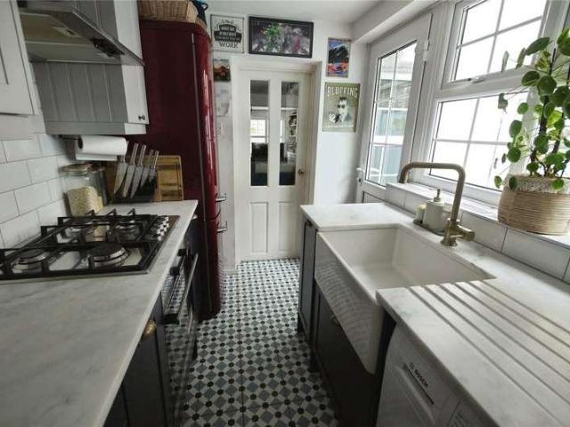 2 bed house for sale