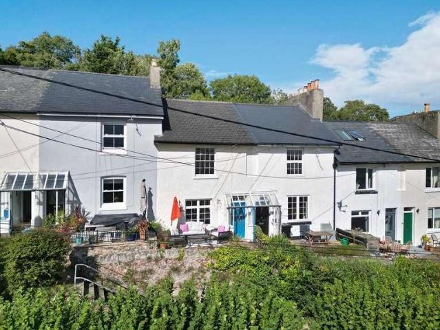2 bed house for sale