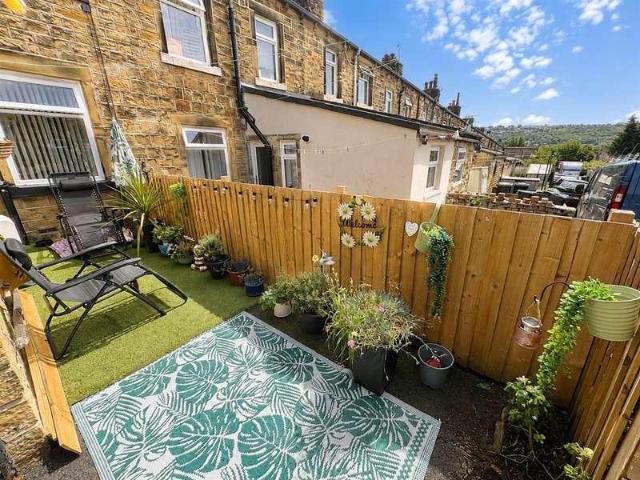 2 bed house for sale