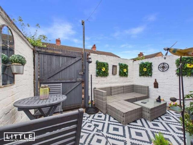 2 bed house for sale